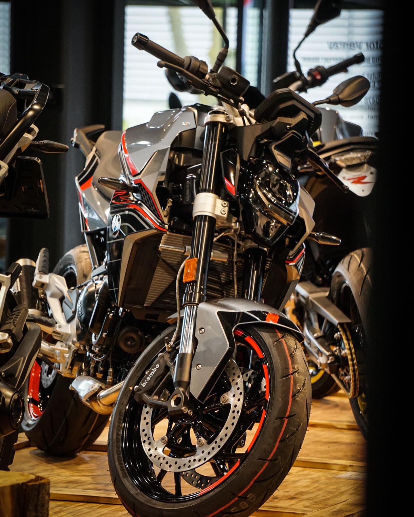 F900R MOTOR VENRAY SPECIAL RED – Shred Graphics